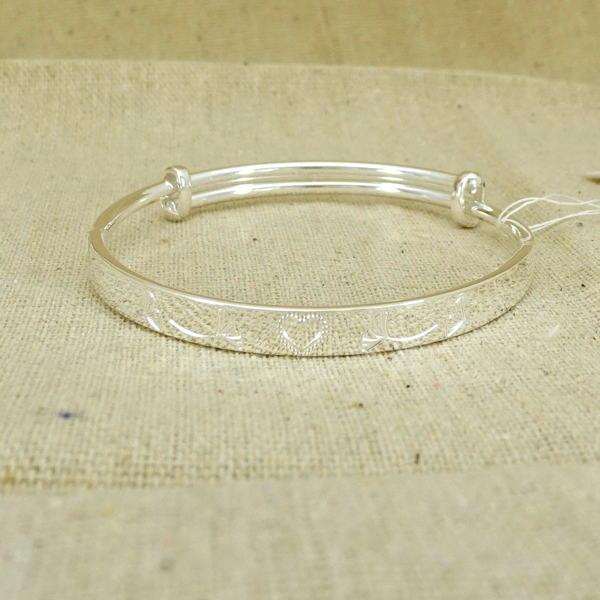 Silver Bangle – Lao Feng Xiang Jewelry